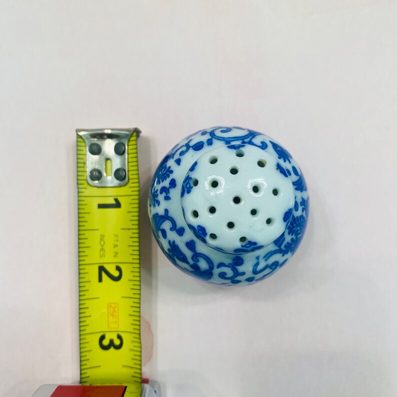 Roly Poly Chinoiserie Blue and White Ceramic Pepper Shaker. Blue ...