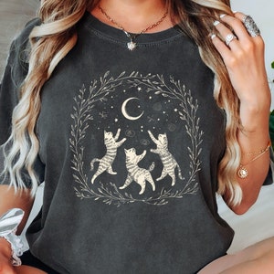 Comfort Colors® Vintage Cat and Moon Shirt, Cat Lover Gift, Cute Ghost ...