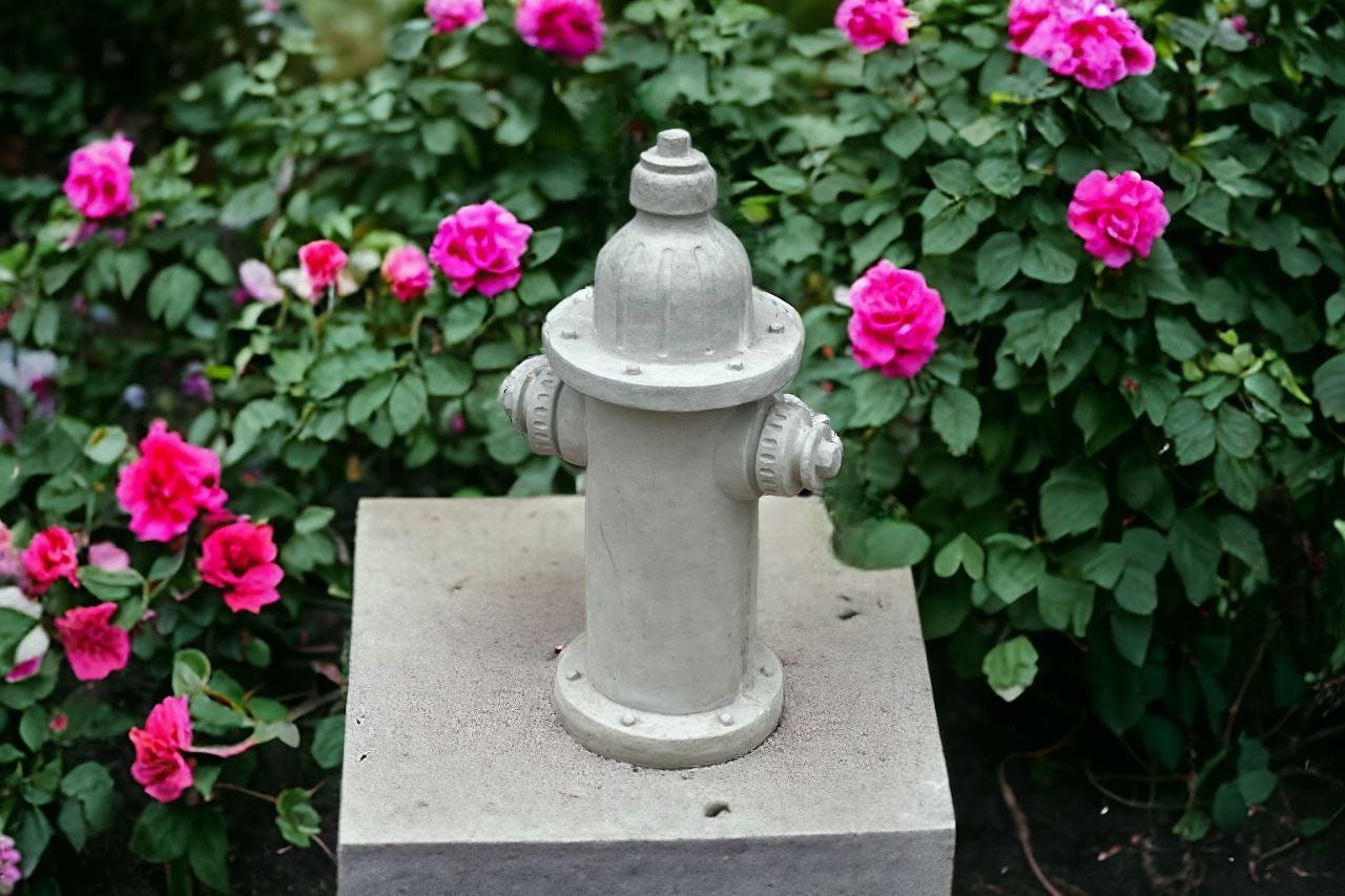 Detailed Fire Hydrant Statue Garden Water Pump Sculpture Yard Hydrant ...