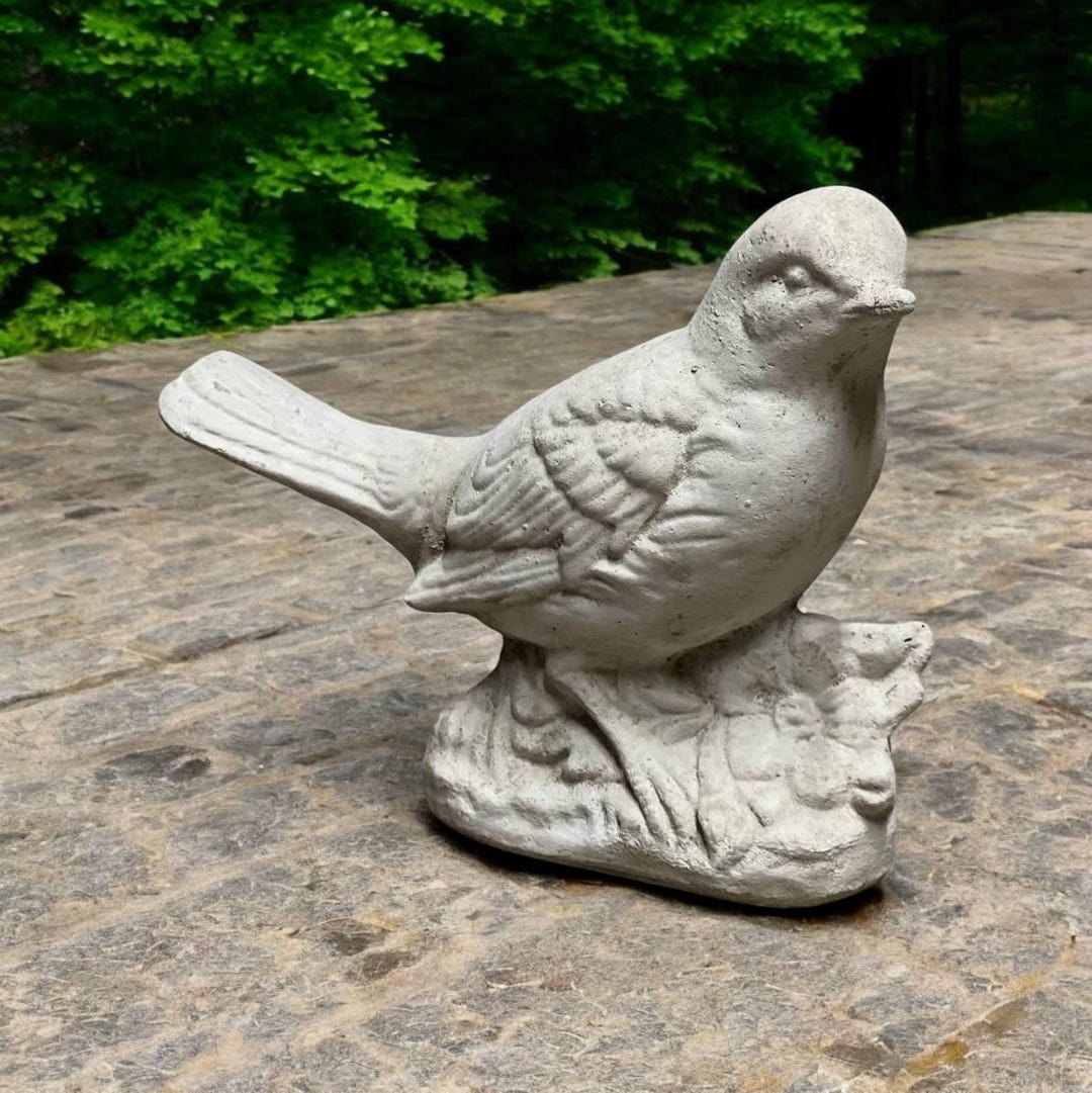 Robin Bird Figure Concrete Robin Bird on Stump Sculpture Detailed Bird Wildlide Decoration Stone ...