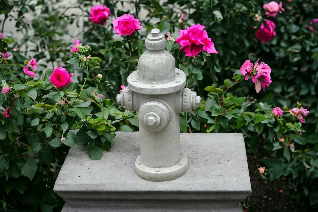 Detailed Fire Hydrant Statue Garden Water Pump Sculpture Yard Hydrant ...