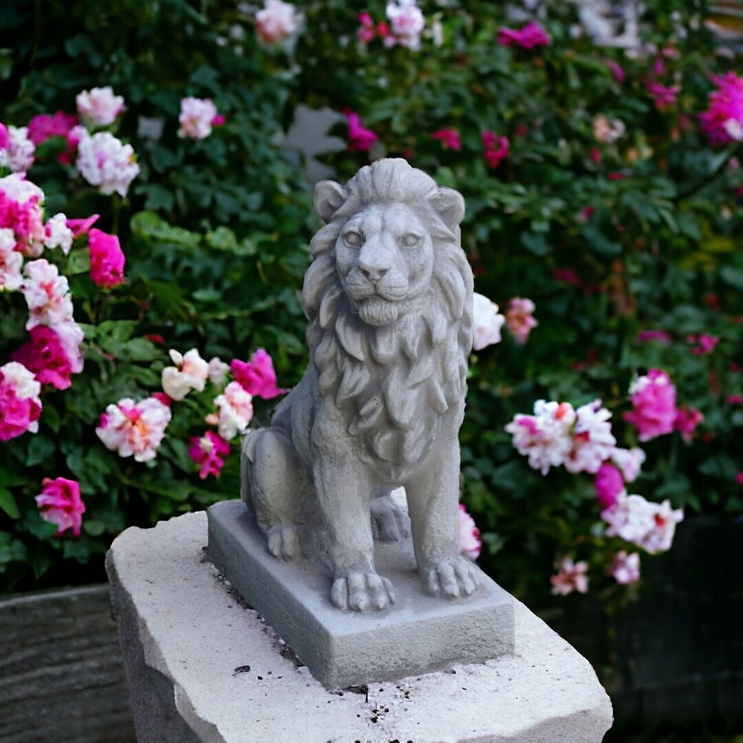 Right Lion Garden Figure Entrance Lion Figurine Concrete Guardian Lion ...