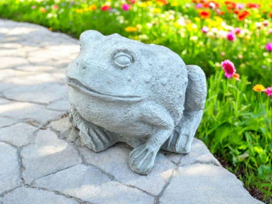 Detailed Frog Garden Statue Realistic Toad Figurine Sitting Frog Lake ...