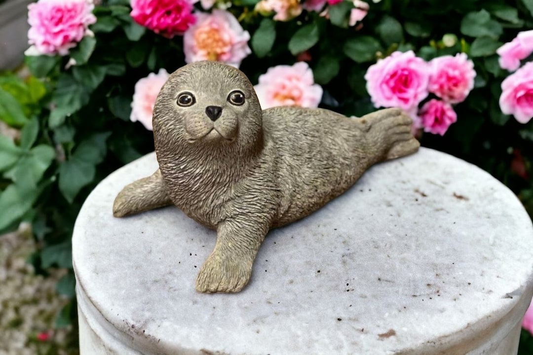 Realistic Ocean Seal Figure Laying Seal Figurine Cozy Garden Sculpture ...