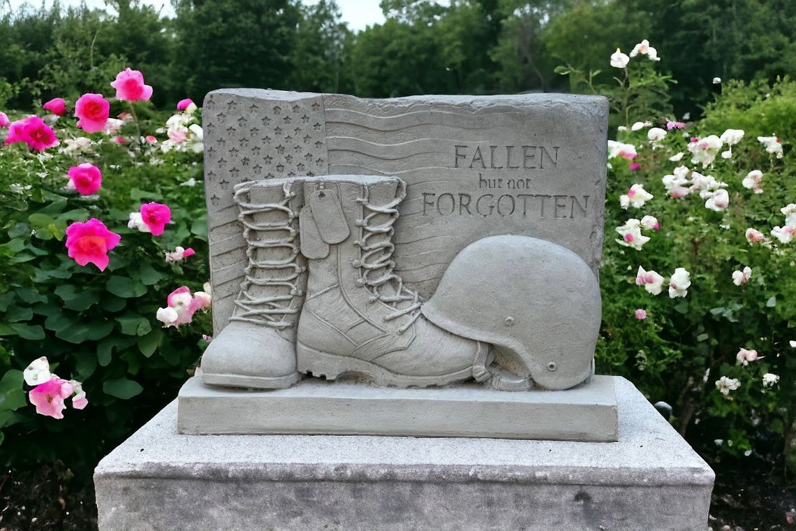 Massive Soldier Memorial Statue Concrete Soldier Grave Figure Outdoor ...