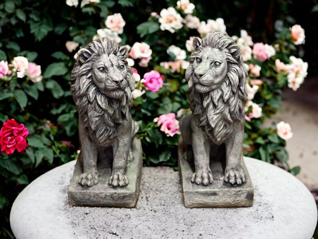 Two Lions Garden Figure Left and Right Lion Outdoor Statue Couple of ...