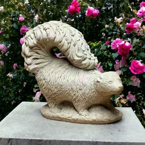 Concrete Skunk Statue Standing Skunk Sculpture Realistic Wild Skunk ...