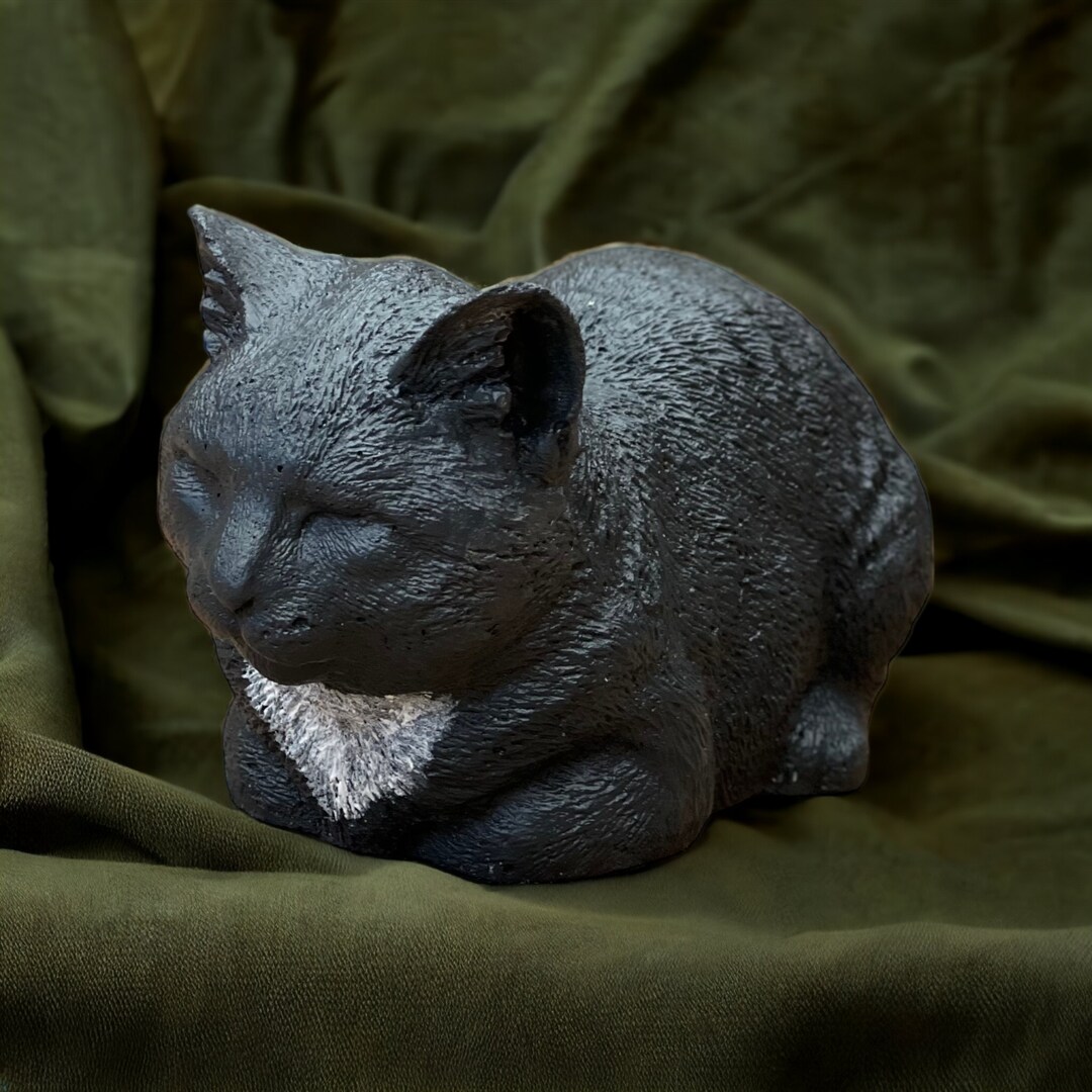 Crouching Cat Statue Detailed Black Cat Memorial Figure Sleeping Kitten ...
