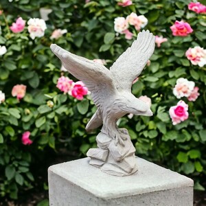 Large Eagle Statue Eagle Bird on Flight Sculpture Wild Bird Figure ...
