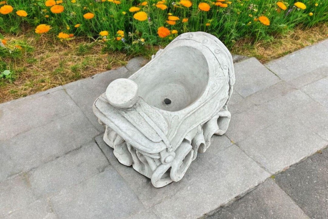 Large Saddle Statue Detailed Saddle Flowers Planter Stone Plants Pot ...
