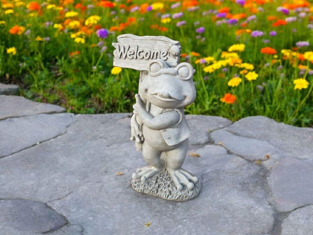 Standing Frog Holding Welcome Sign Welcome to Our Garden Statue Frog ...