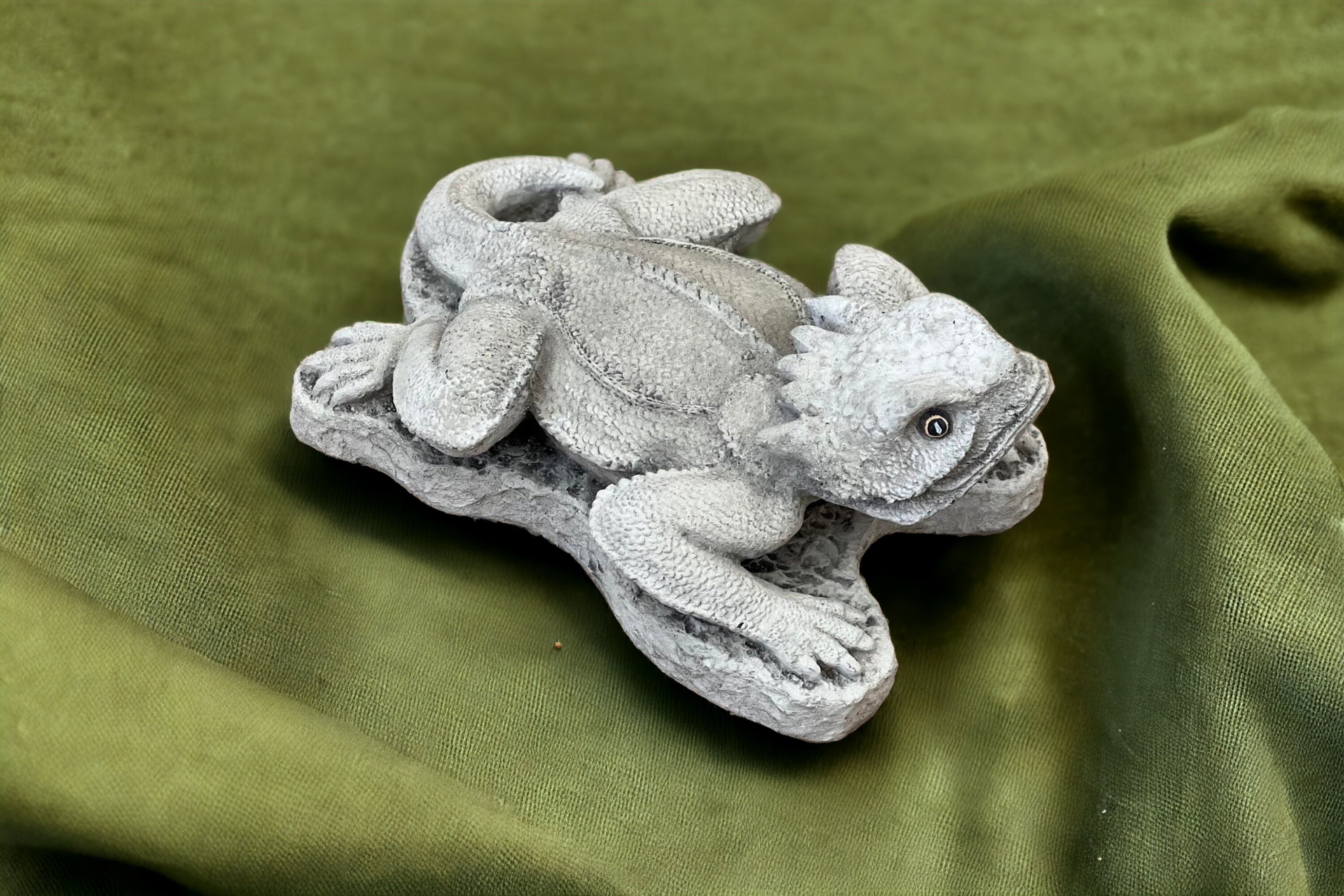 Horned Lizard Statue Concrete Wild Lizard Figure Outdoor or Indoor ...