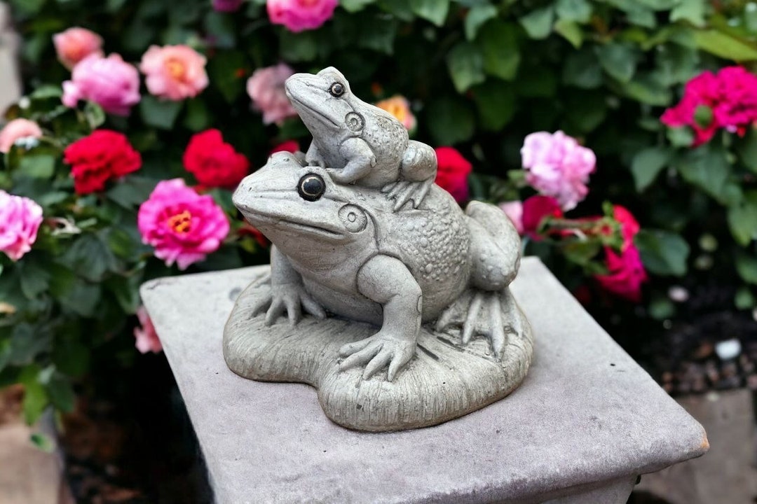 Two Frogs Porch Statue Piggy Bag Frogs Garden Sculpture Outdoor Yard ...