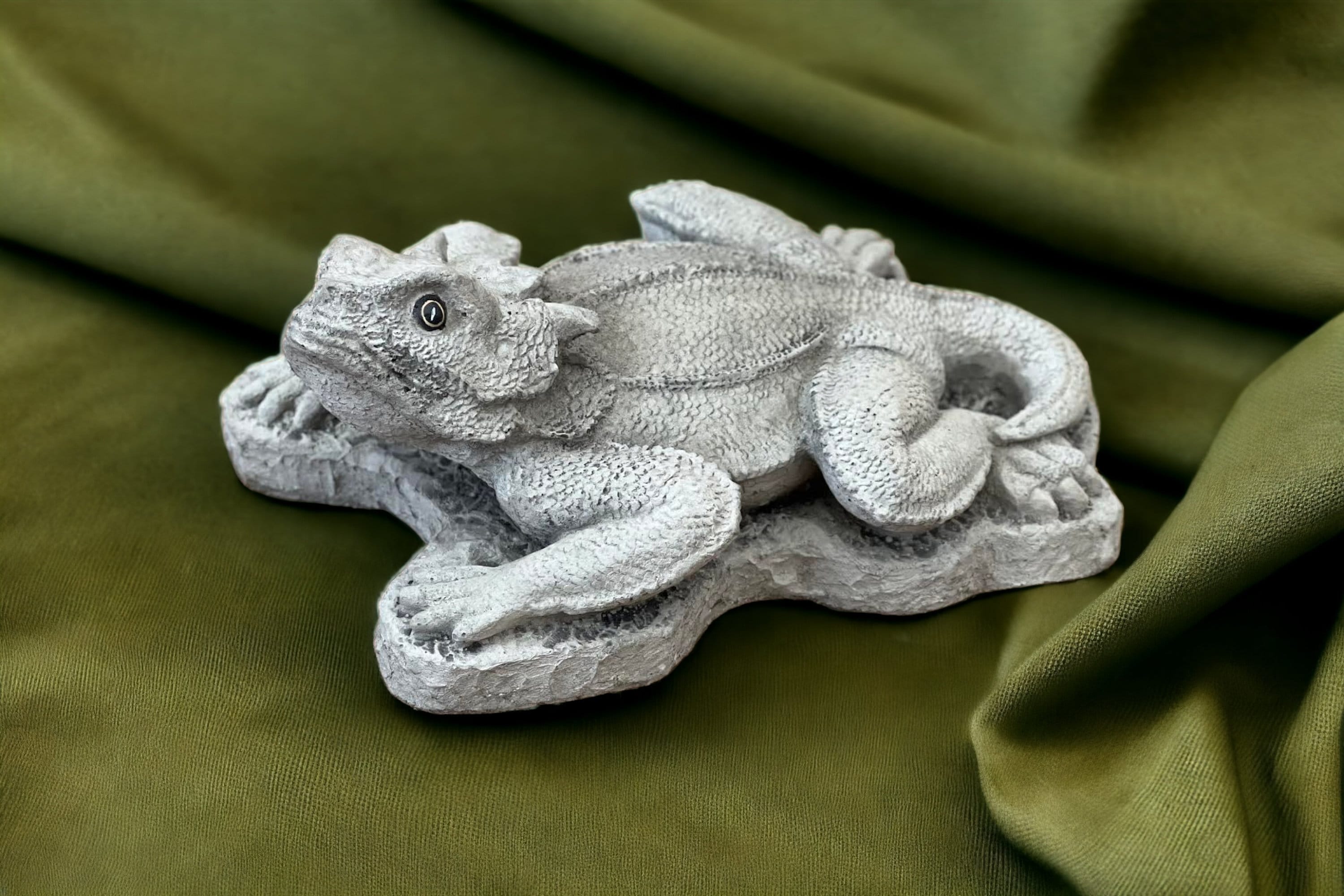Horned Lizard Statue Concrete Wild Lizard Figure Outdoor or Indoor ...