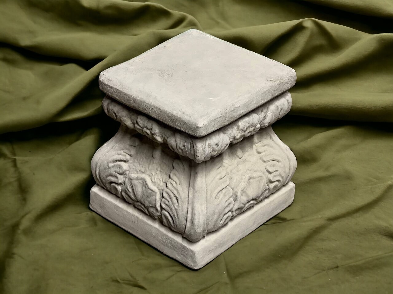 Short Square Pedestal Statue Handmade Concrete Pedestal Figure Stone ...