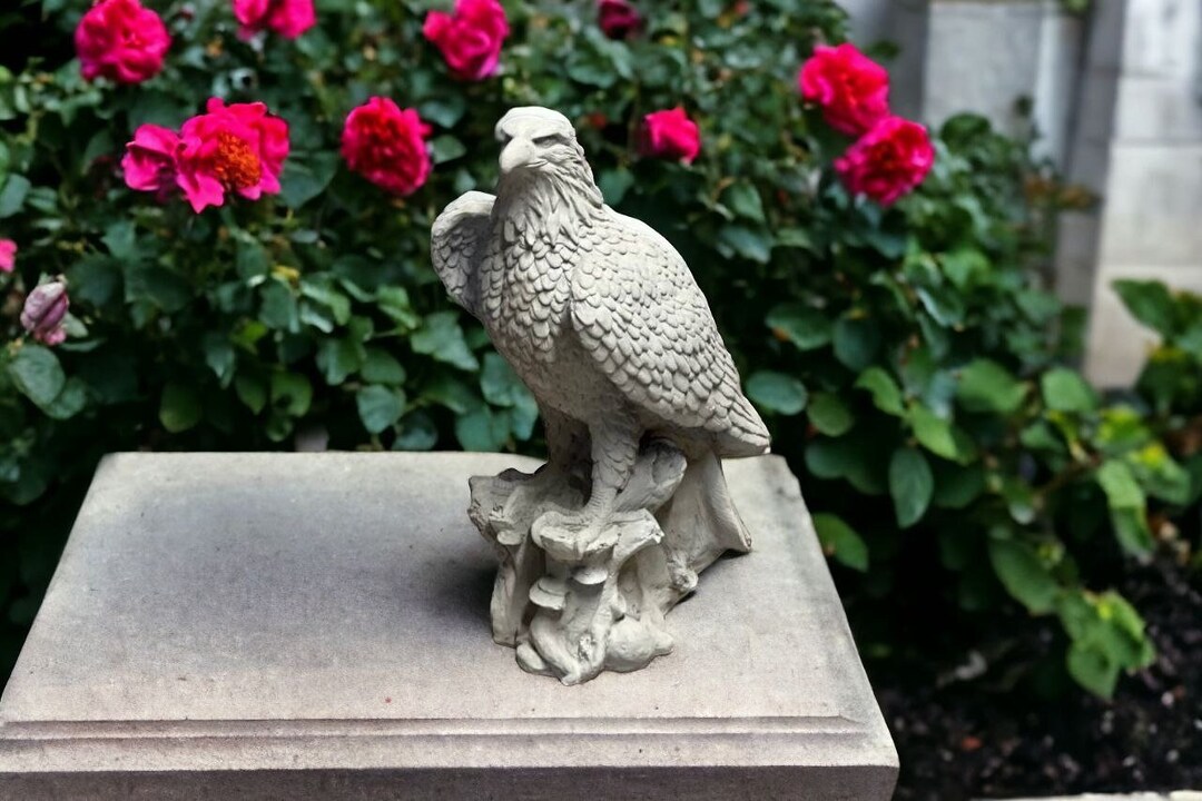 Massive Eagle Bird Statue Concrete Eagle on Base Figure Guardian Bird ...