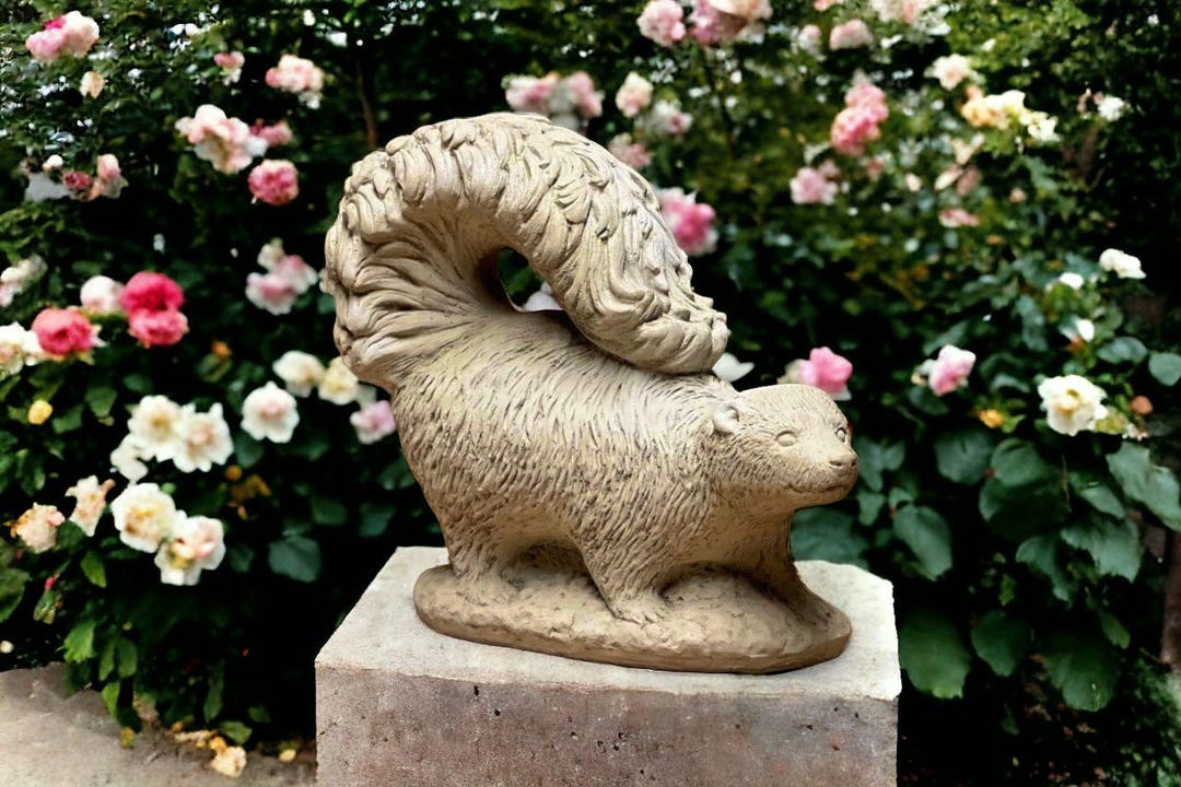 Concrete Skunk Statue Standing Skunk Sculpture Realistic Wild Skunk ...
