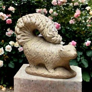 Concrete Skunk Statue Standing Skunk Sculpture Realistic Wild Skunk ...