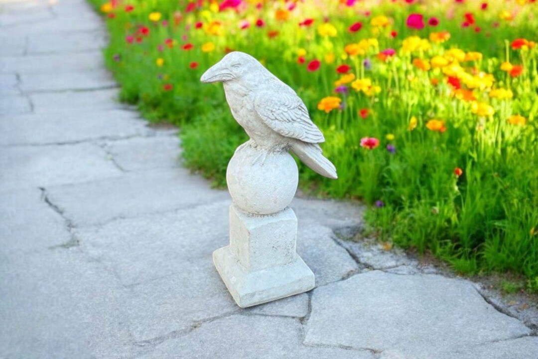 Raven Sitting on Finial Post Statue Realistic Crow Bird on Post ...