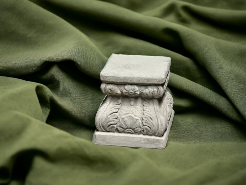 Short Square Pedestal Statue Handmade Concrete Pedestal Figure Stone ...