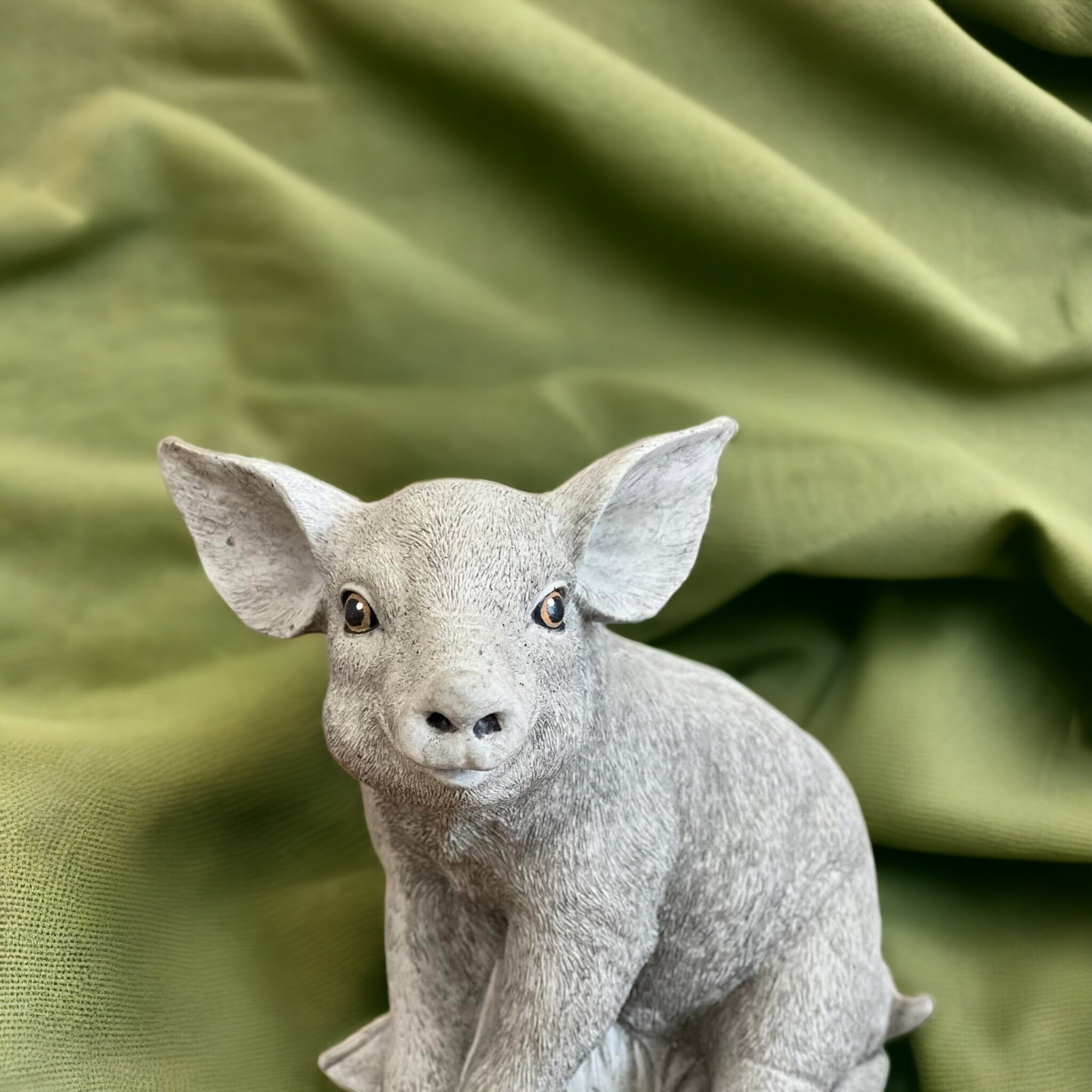 Wilbur Pig Statue Sitting Wilbur Piglet on Basement Figurine - Etsy