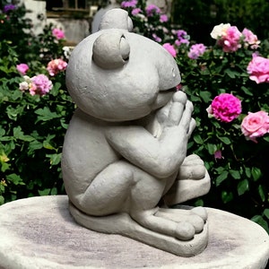 Sitting Frog Garden Statue Massive Frog Figure Realistic Garden Frog ...