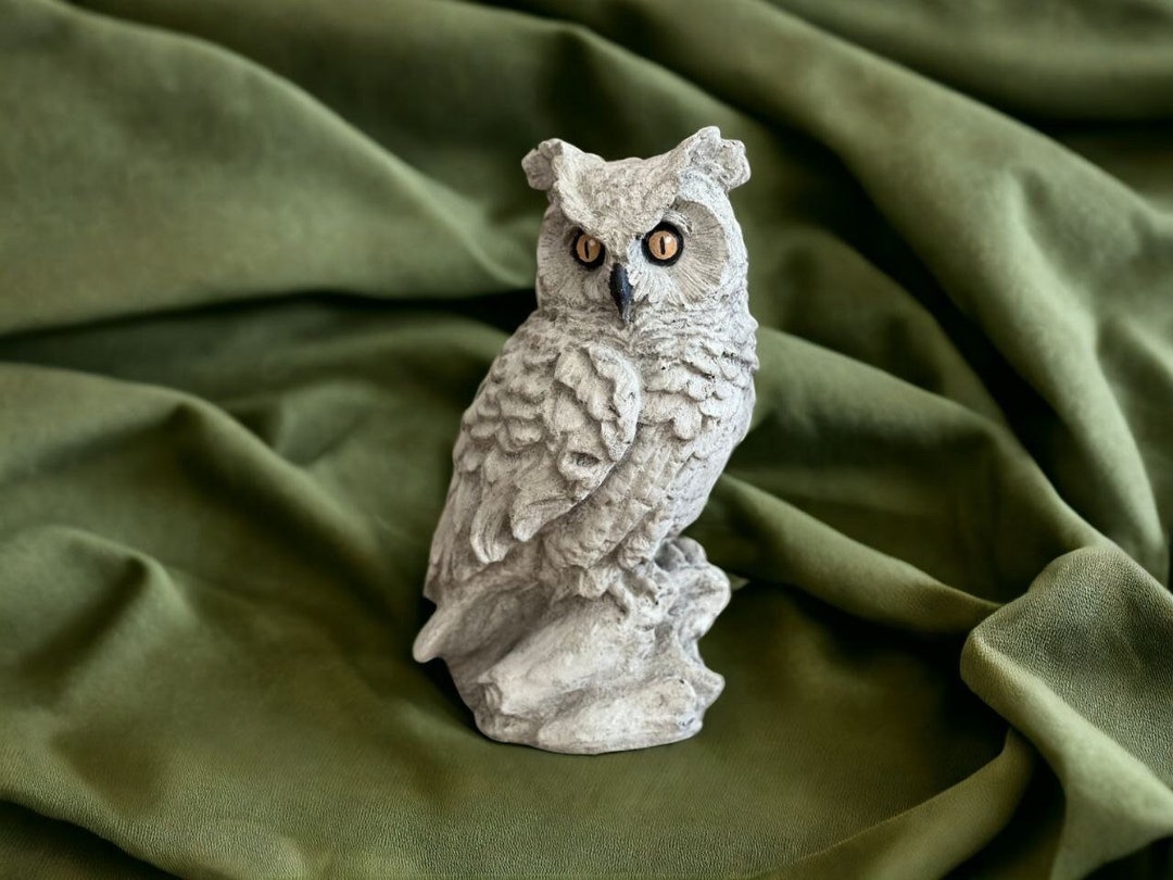Night Owl Sitting on Stump Figure Realistic Owl Bird Statue Detailed ...