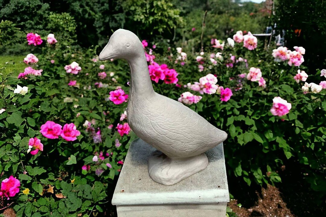 Goose Large Statue Detailed Farm Goose Figure Outdoor Figurine Farm ...