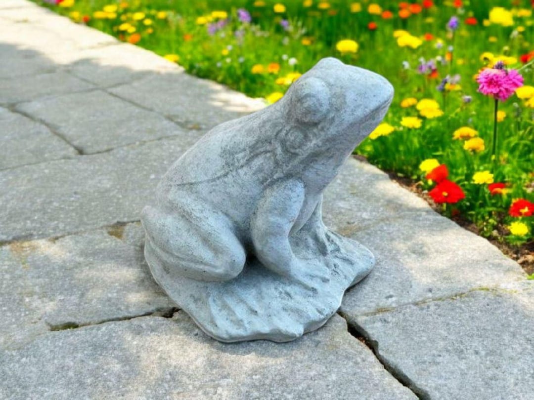 Smooth Skin Frog Statue Upright Toad Figure Concrete Frog Animals Gift ...