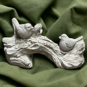 Detailed Two Birds on Brunch Sculpture Concrete Birds Sitting on Stump ...