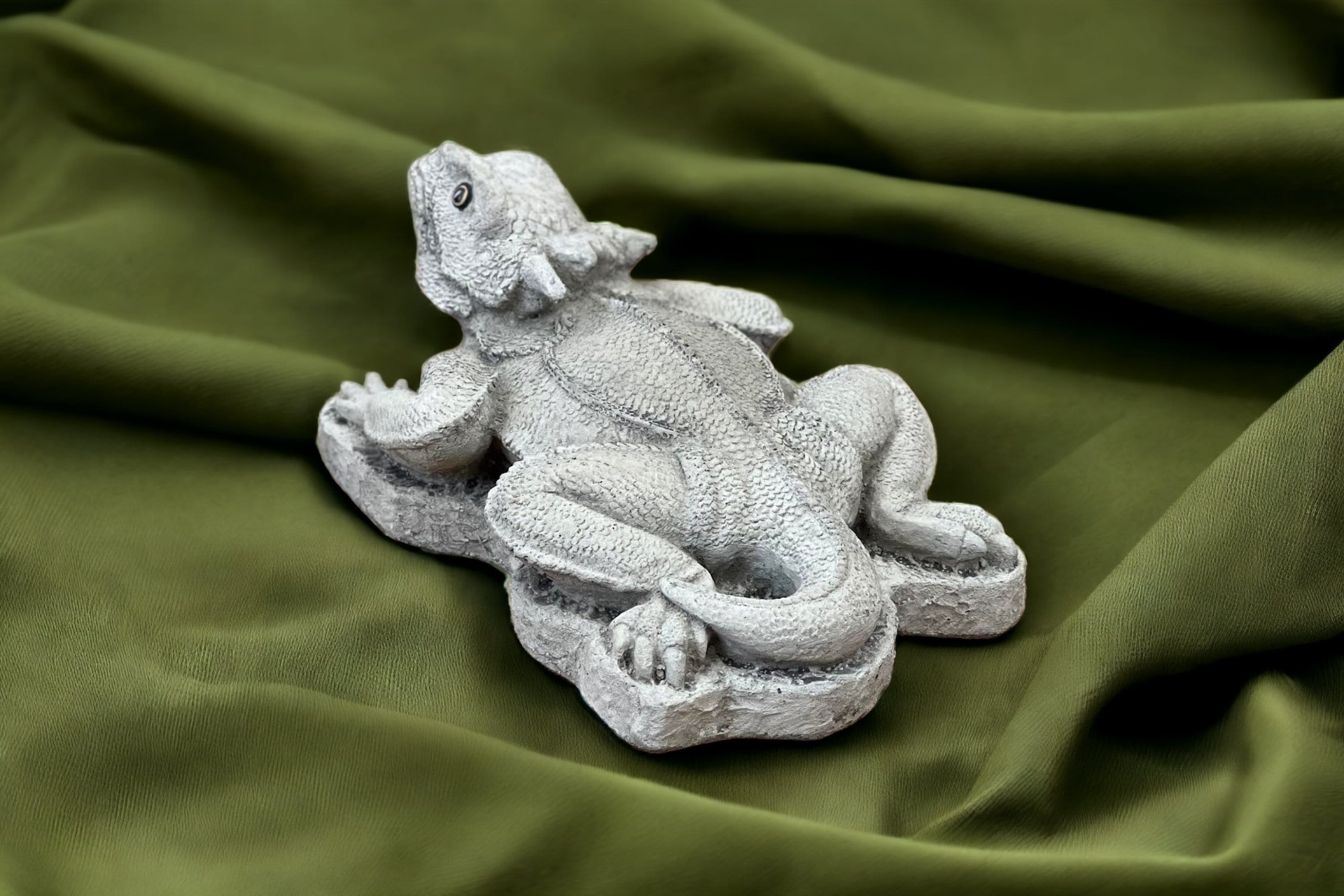 Horned Lizard Statue Concrete Wild Lizard Figure Outdoor or Indoor ...