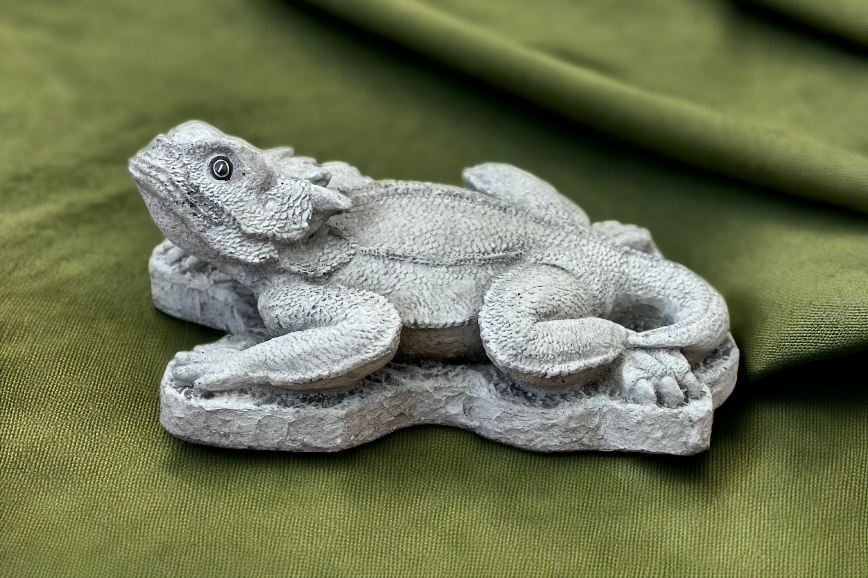 Horned Lizard Statue Concrete Wild Lizard Figure Outdoor or Indoor ...