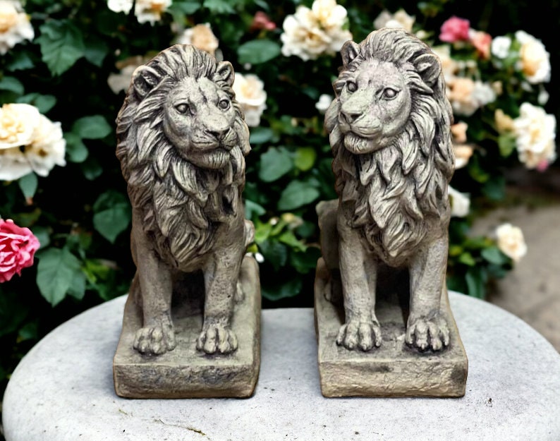 Two Lions Garden Figure Left and Right Lion Outdoor Statue Couple of ...