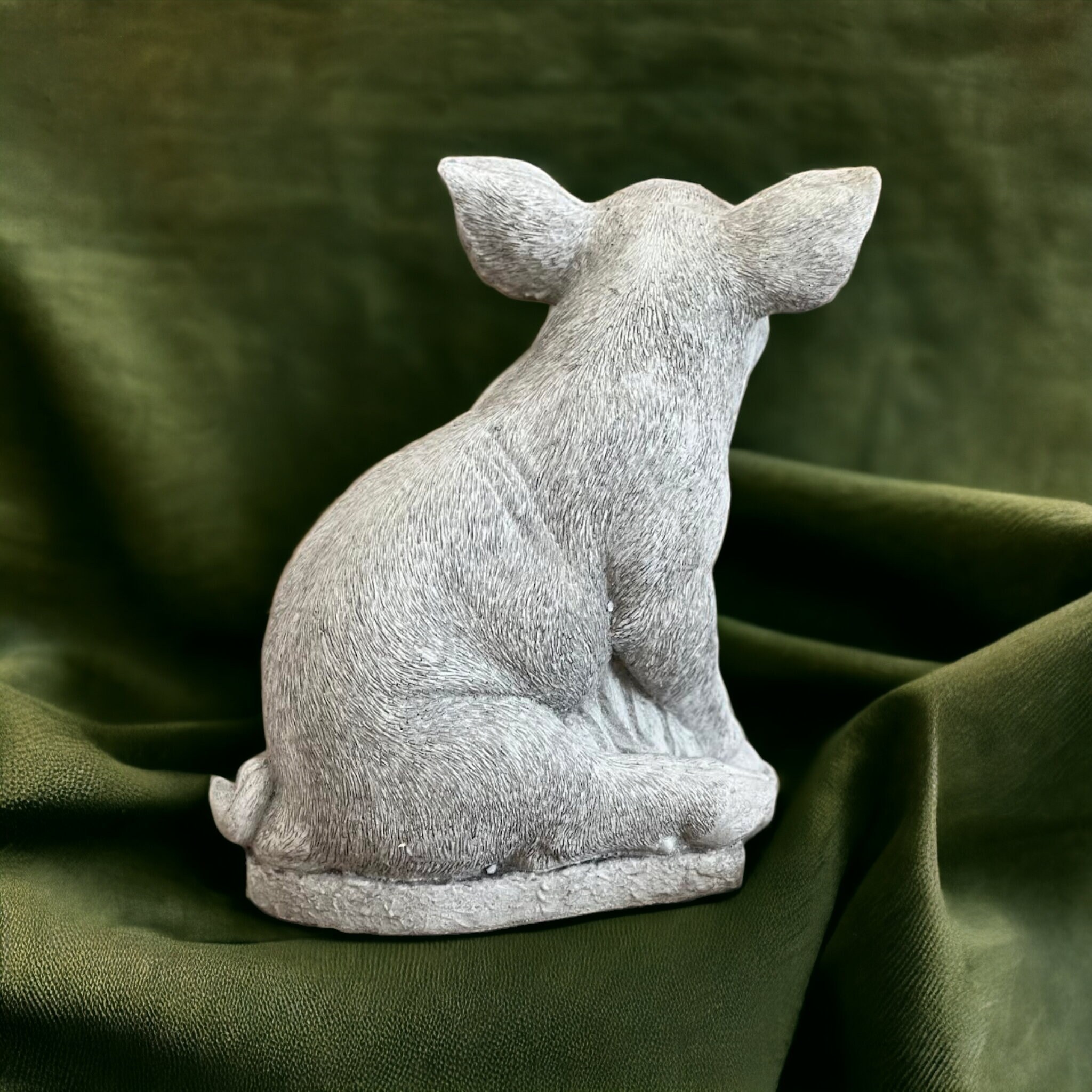 Wilbur Pig Statue Sitting Wilbur Piglet on Basement Figurine Concrete ...