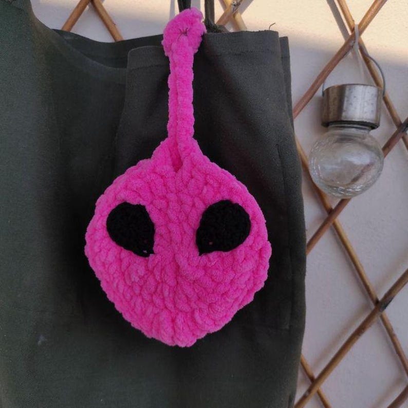 Alien Bag Charm Crochet PATTERN - TWO SIZES - Out of This World Car or ...
