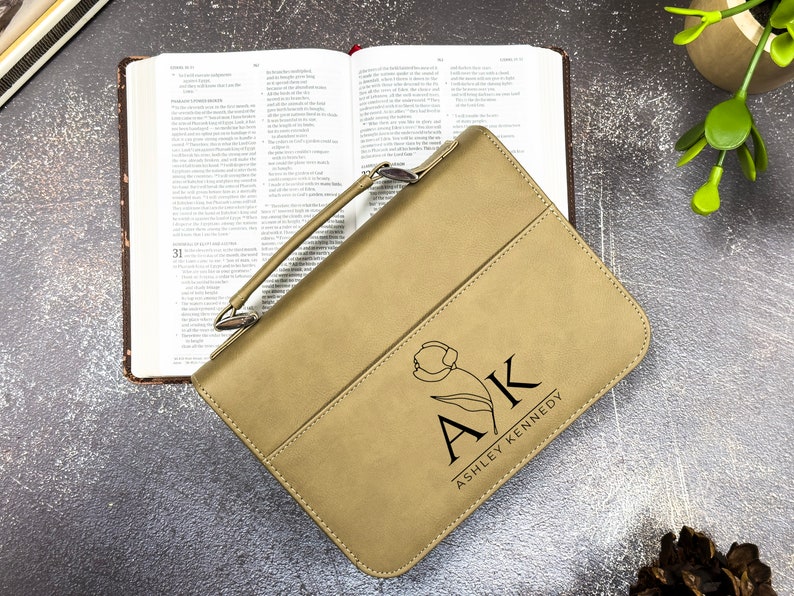 Bible Gift for Mom, Custom Bible Verse Gift, Personalized Bible Cover ...