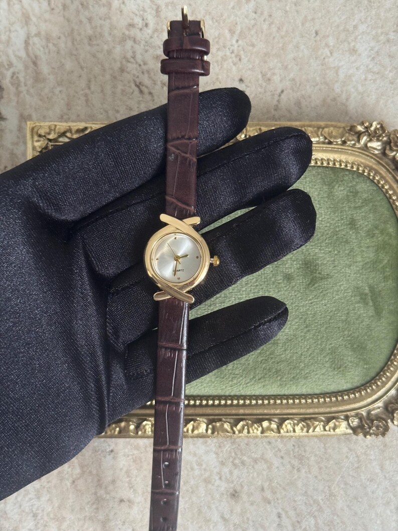 Vintage Style Women’s Watch – Retro Leather Strap Quartz Wristwatch ...