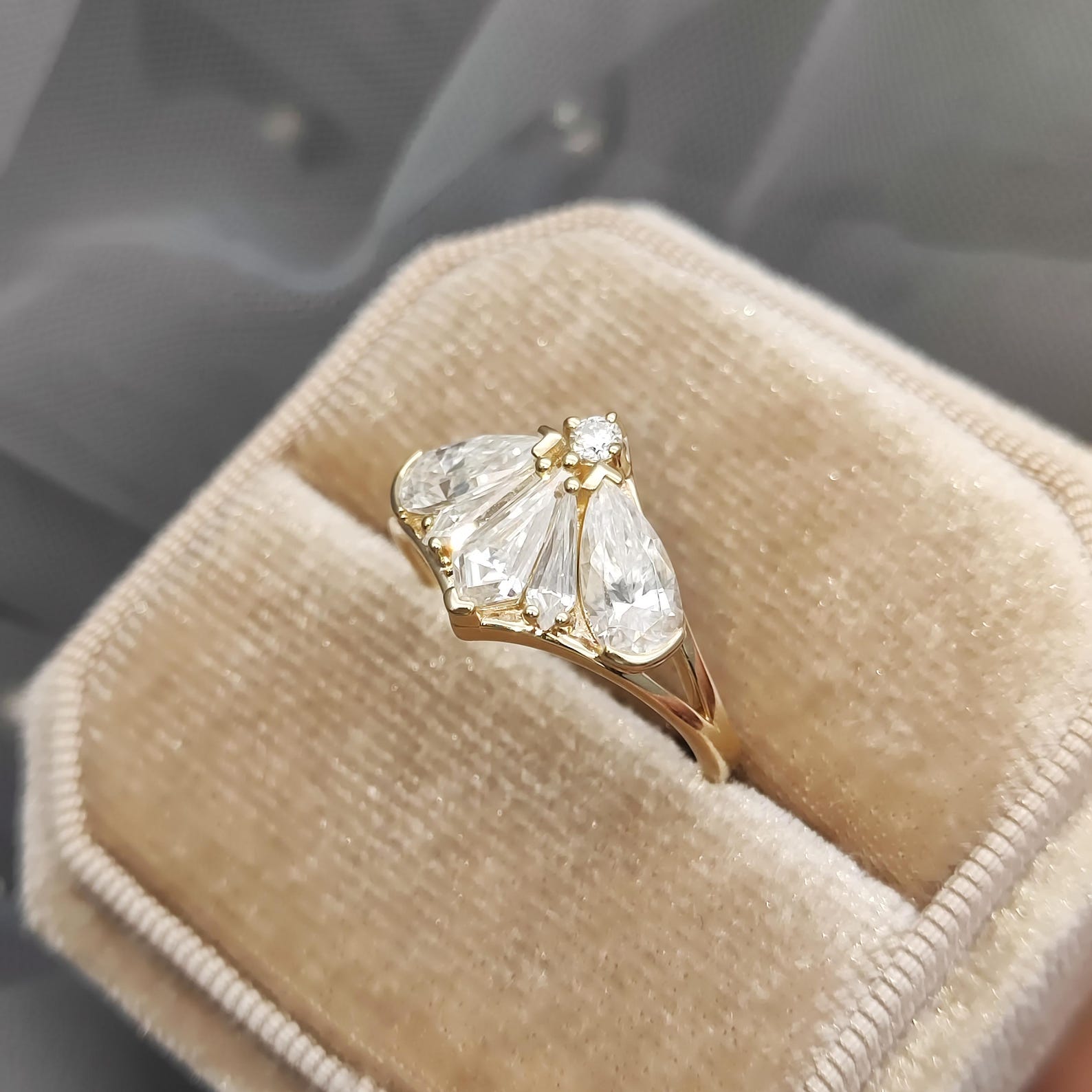 Anillo de compromiso de moissanita con diseño de polilla gótica vintage ...