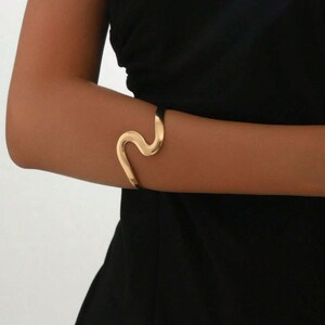 Snake Arm Cuff: Minimalist Gold Upper Arm Band - Etsy