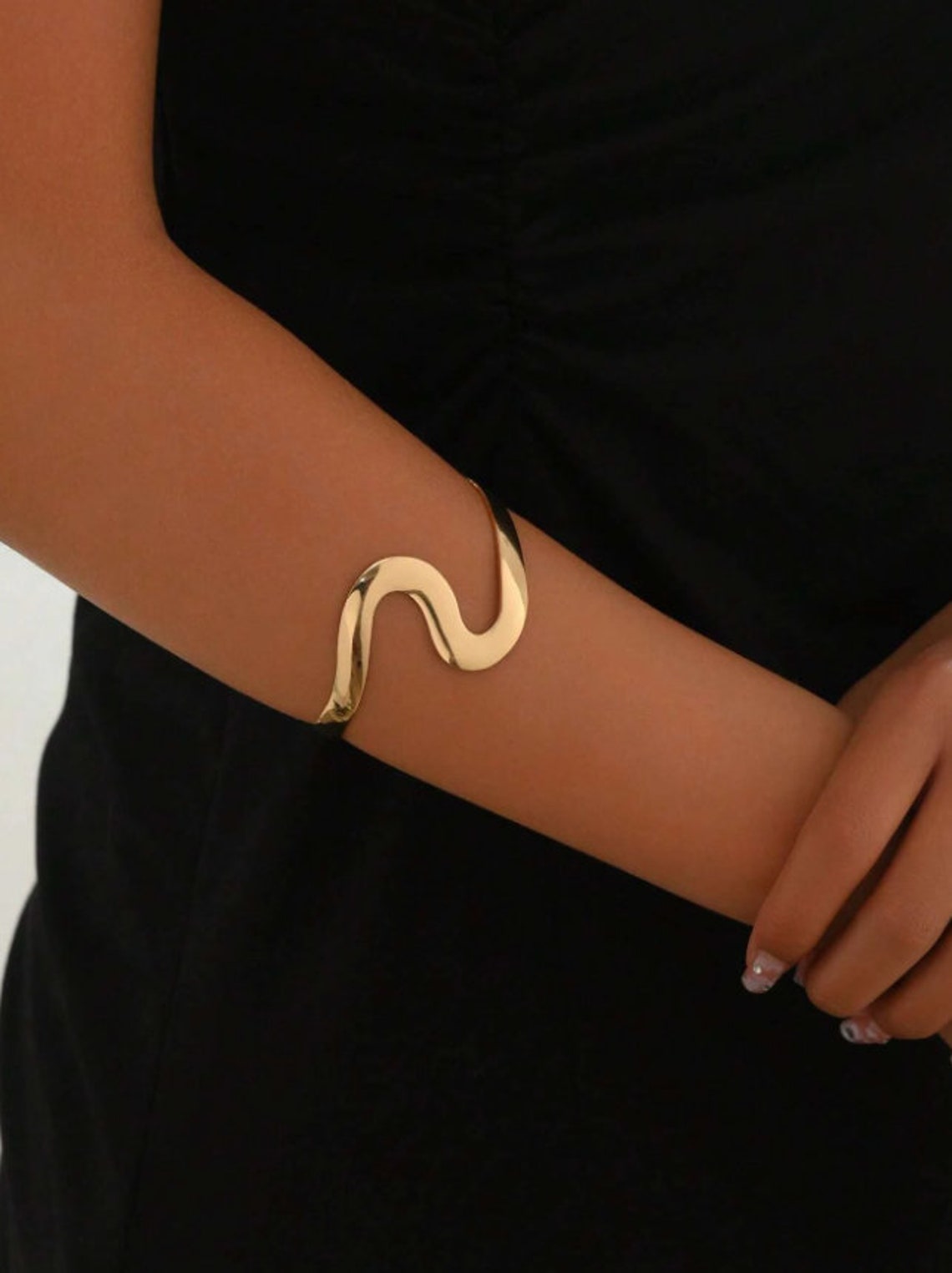 Snake Arm Cuff: Minimalist Gold Upper Arm Band - Etsy