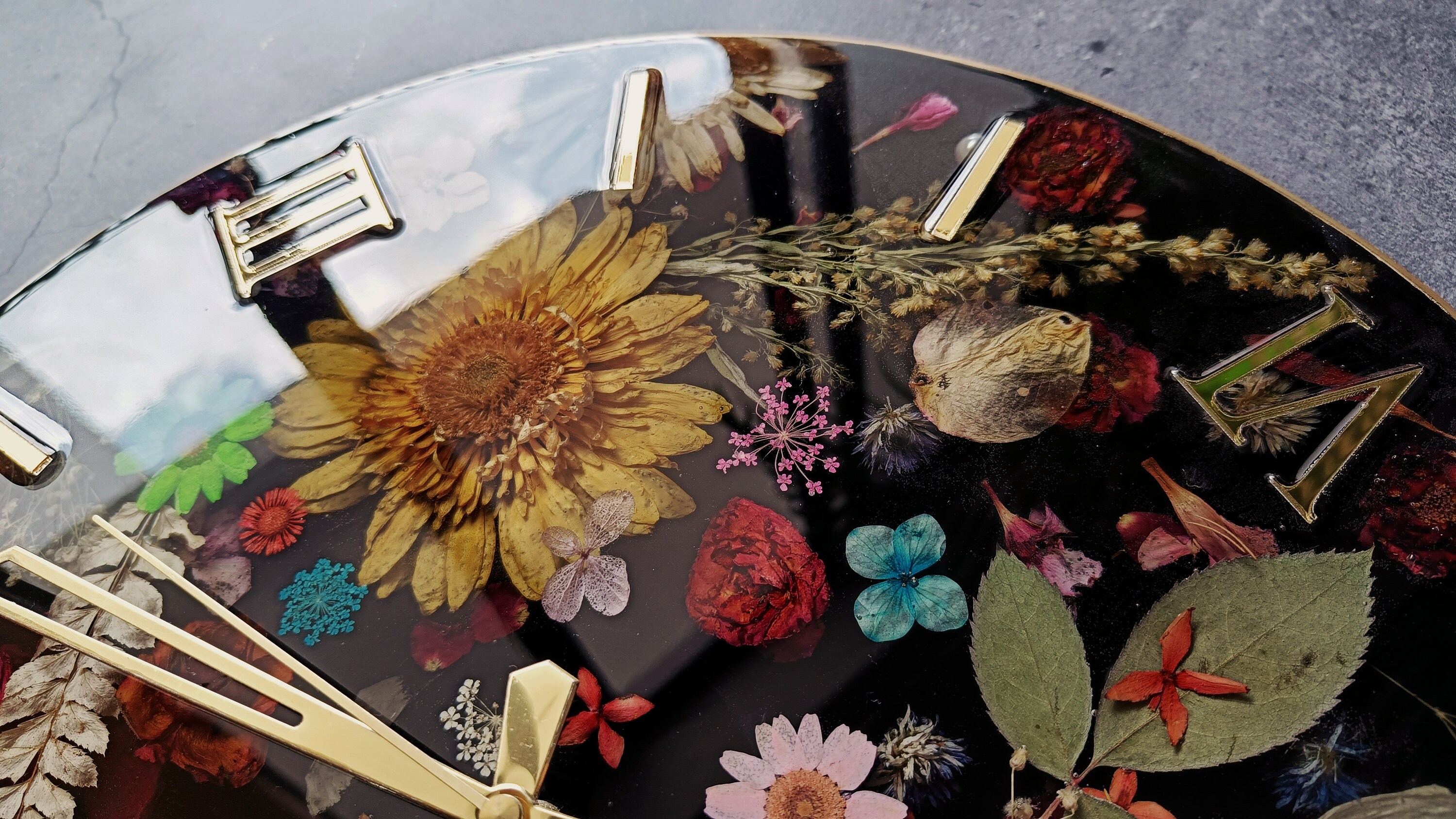 Floral Resin Clock With Real Dried Flowers - Handmade Wall or Desk ...