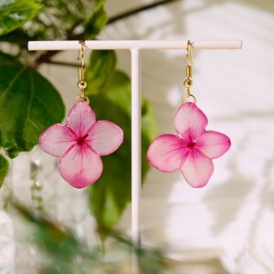 Pink flower dangle earrings store