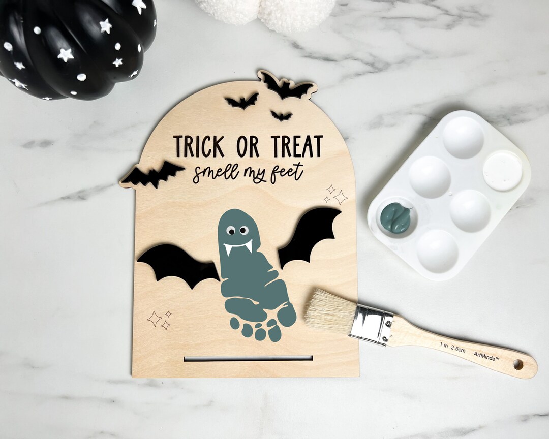 Trick Or Treat Smell My Feet Diy Halloween Footprint Craft Halloween