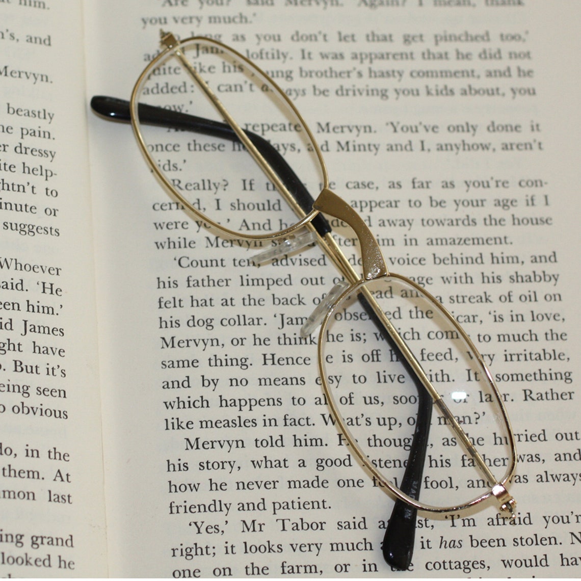 Reading Glasses Simple Metal Gold Frame Lightweight No Fuss +1.00 to +4 ...