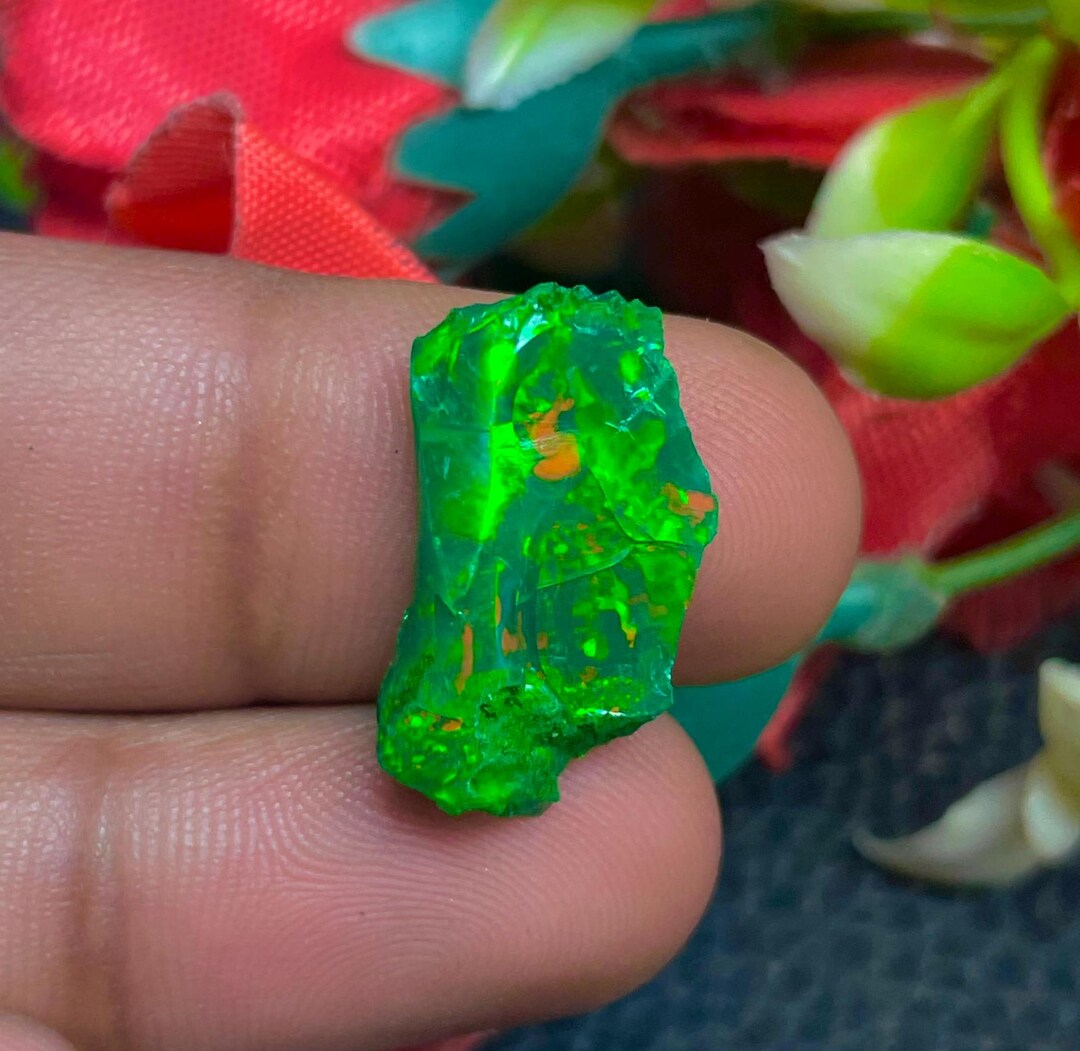 4.65 Carat Emerald Green Color Ethiopian Opal Gemstone Raw, Multi Fire ...