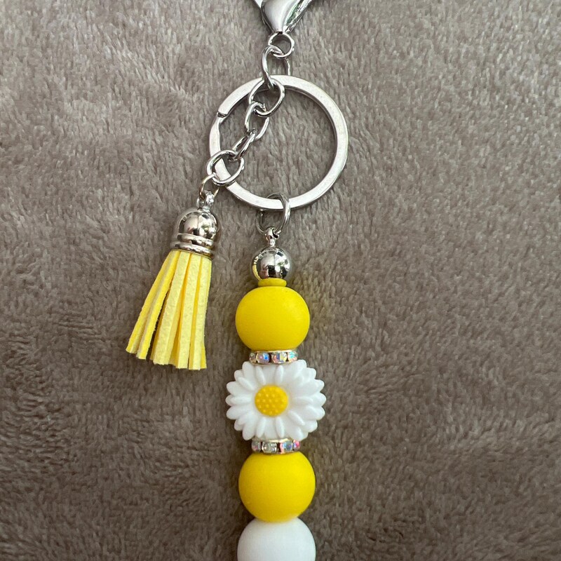 Daisy Keychain - Etsy