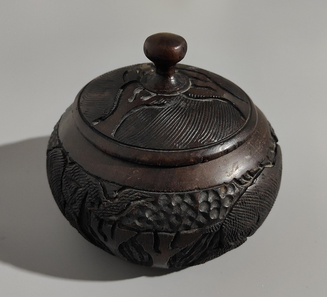 Vintage Hand Carved Round Wooden Lidded Container Box - 12.5cm Diameter ...