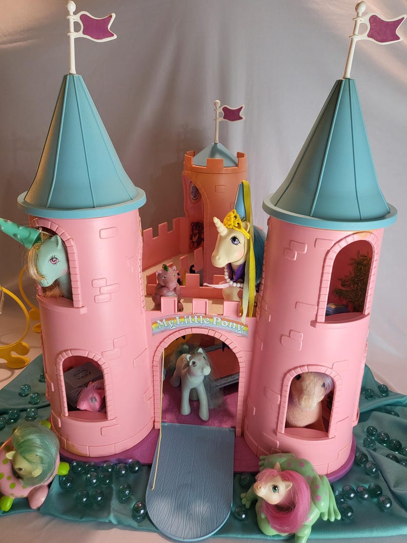Vintage Dream Castle Playset With Queen Majesty and Spike the Dragon ...