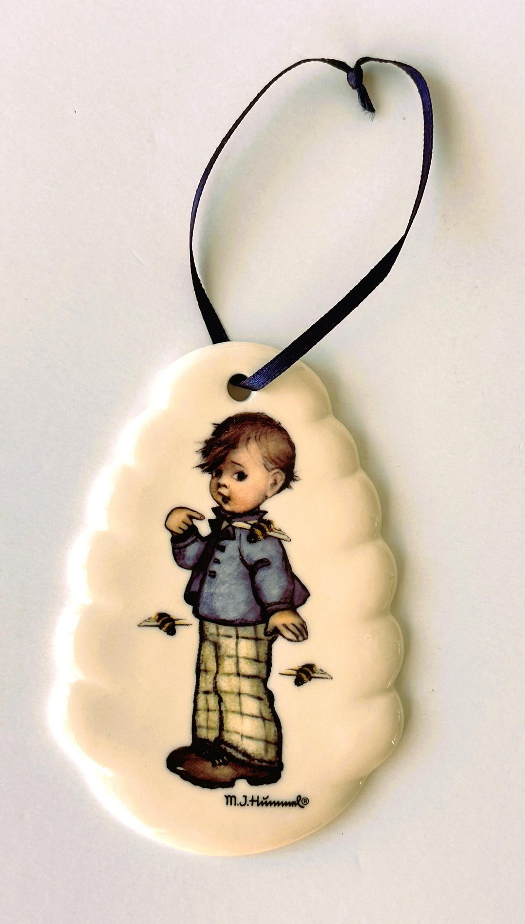 M.J. HUMMEL CLUB Exclusive Welcome Home Boy and Bees Ornament Beehive ...