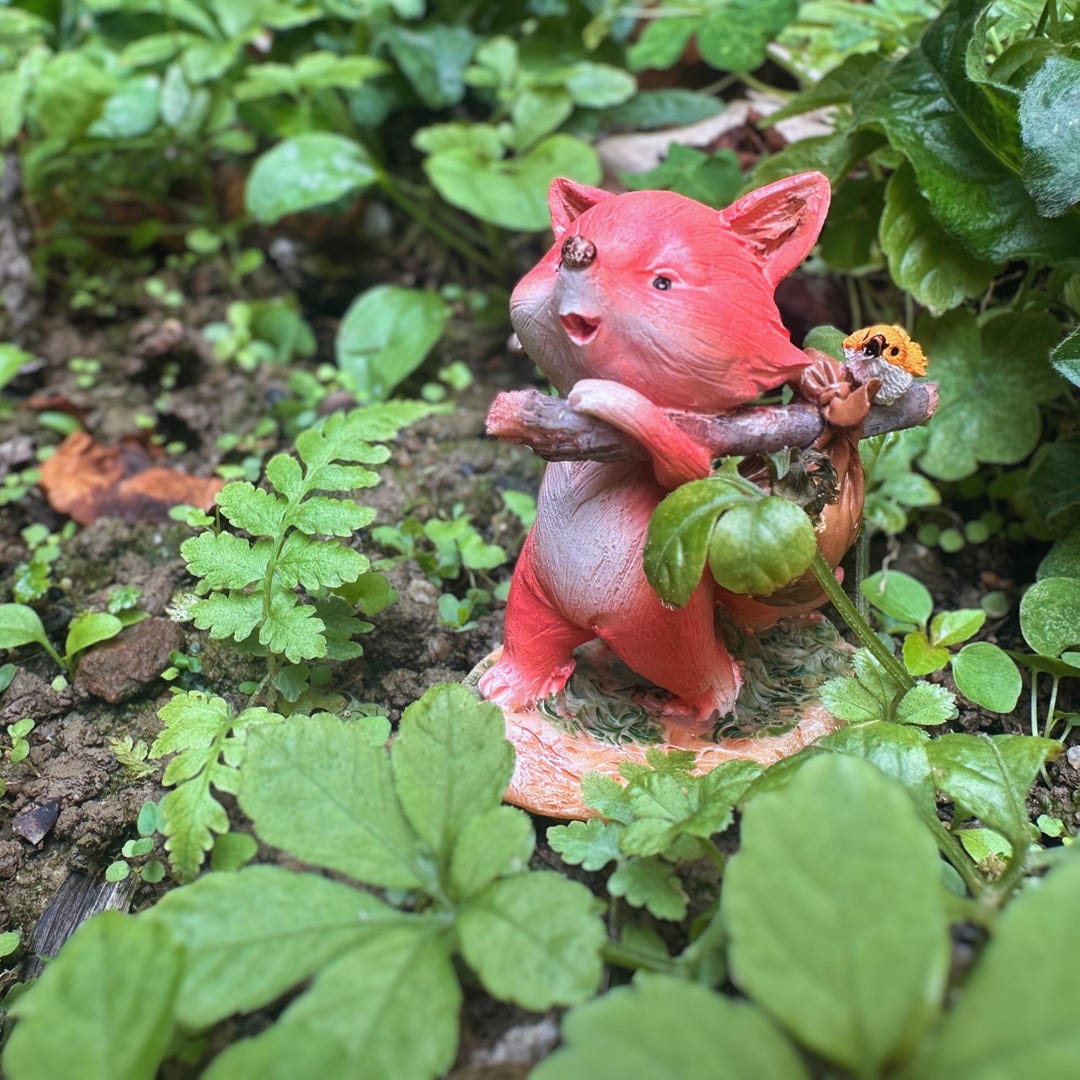 Resin Fox Figurine Traveling With Bundle and Friend, 7 Cm Miniature - Etsy